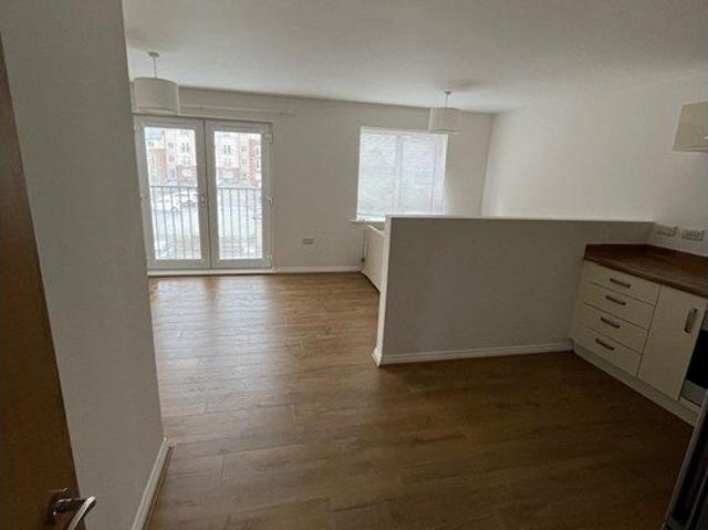 Holly Way, Leeds LS14, 2 bed flat to rent, £875 pcm | PrimeLocation