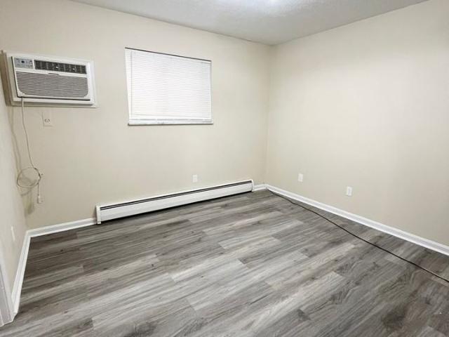 Holly Apts 1 Bedroom Apartment for Rent at 3210 Chinquapin Ln, Louisville, KY 40219 Newburg