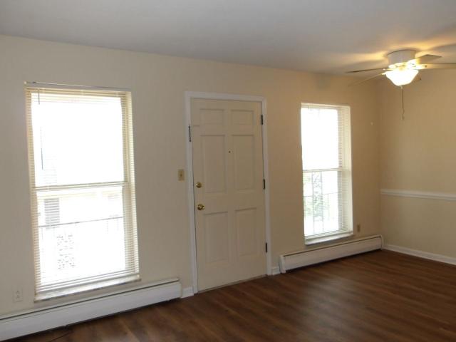 Holly Apts 1 Bedroom Apartment for Rent at 3210 Chinquapin Ln, Louisville, KY 40219 Newburg