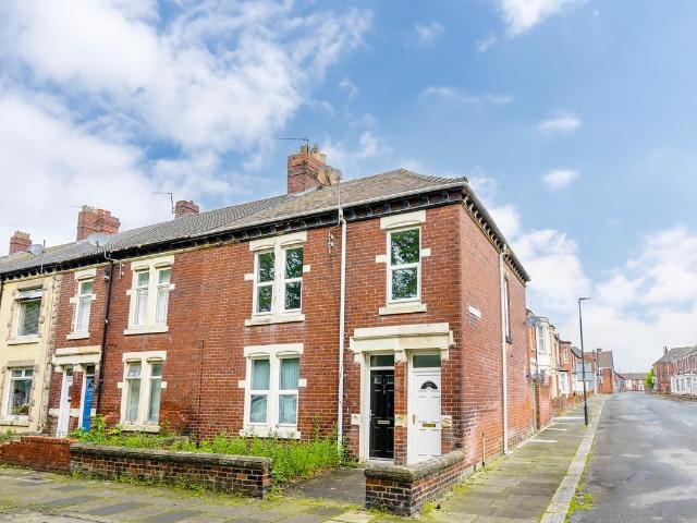 Holly Avenue, Wallsend NE28, 2 bed flat to rent, £750 pcm | PrimeLocation