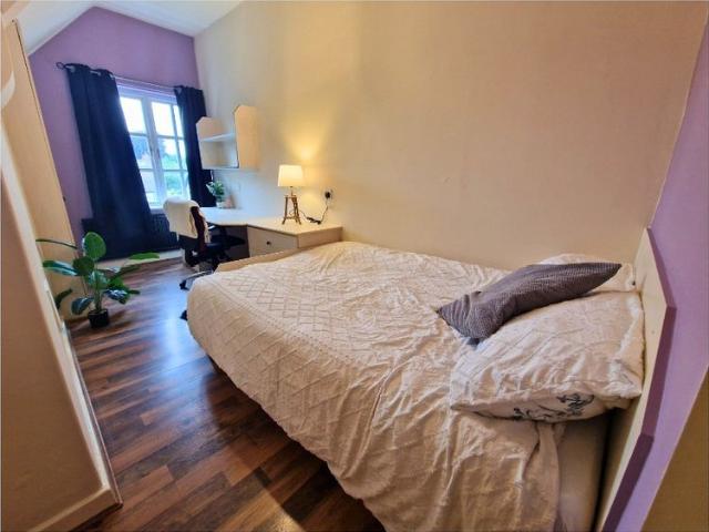 Holly Bank, Leeds LS6, Room to rent, £500 pcm | PrimeLocation
