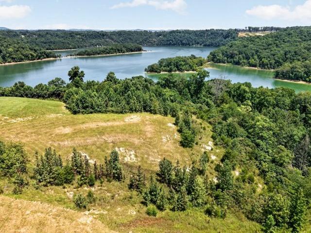 Holly Bend Dr, Byrdstown, TN 38549