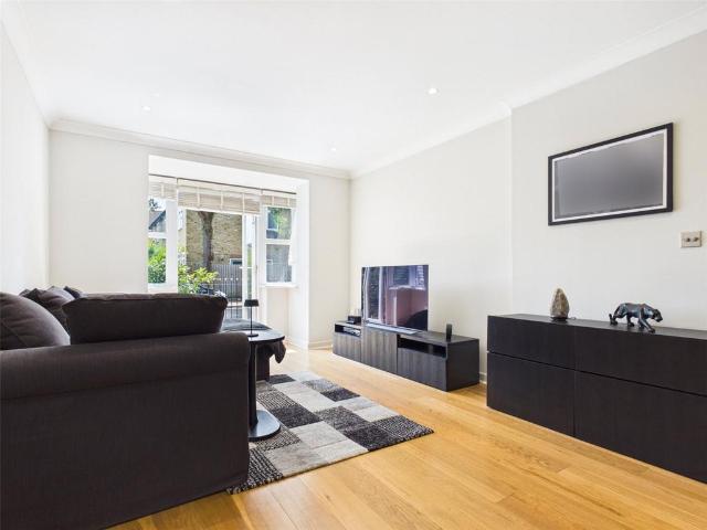 Holly Bush Lane, Hampton 1 bed apartment to rent £1,395 pcm £322 pw