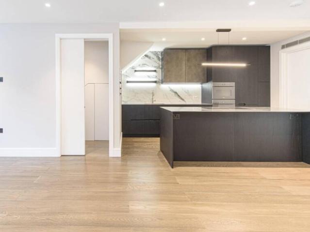 Holly Bush Vale, London 2 bed mews to rent £6,500 pcm £1,500 pw