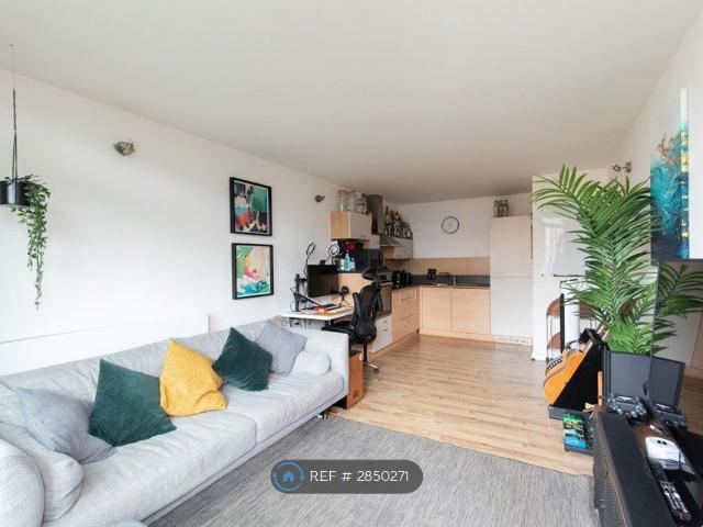 Holly Court, London SE10, 1 bed flat to rent, £1,700 pcm | PrimeLocation