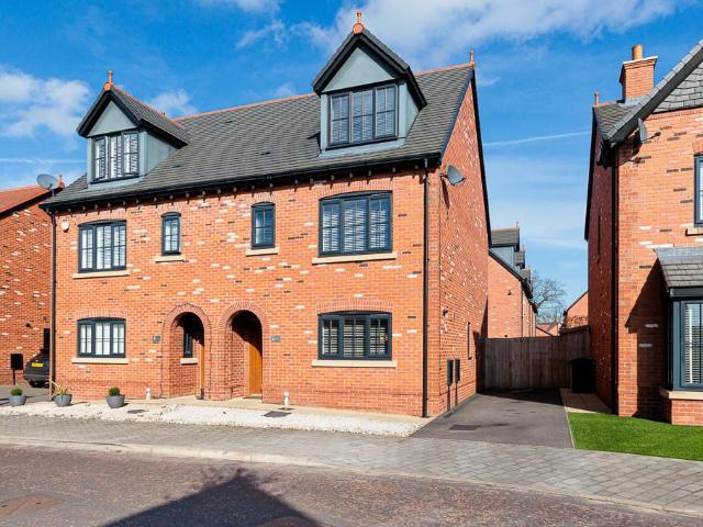 Holly Close, Holmes Chapel 4 bed semi detached house to rent £1,795 pcm £414 pw