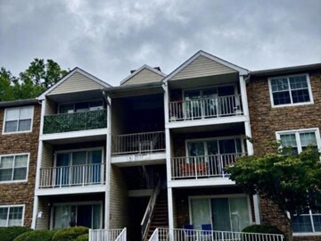 Holly Ct, Hamilton, Condo For Sale