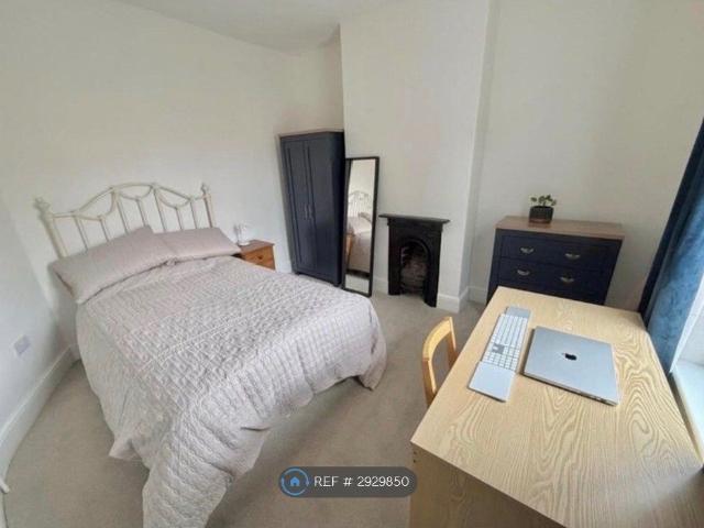 Holly Drive, Sale M33, Room to rent, £850 pcm | PrimeLocation