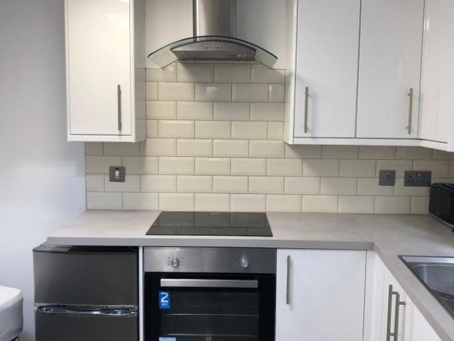Holly Grove, London NW9, Studio to rent, £1,000 pcm | PrimeLocation