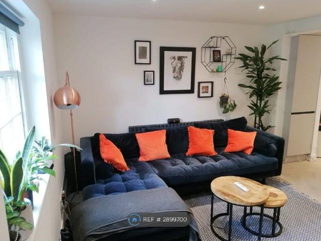 Holly Grove, London SE15, 2 bed flat to rent, £2,650 pcm | PrimeLocation