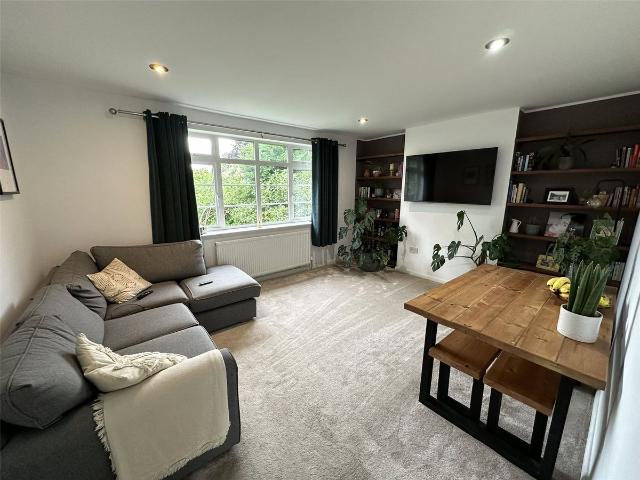Holly Grove, Sale, Greater Manchester M33, 2 bed flat to rent, £1,450 pcm | PrimeLocation