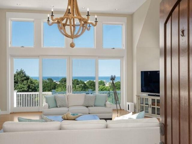 Holly Hill Cir, Marshfield, Home For Sale