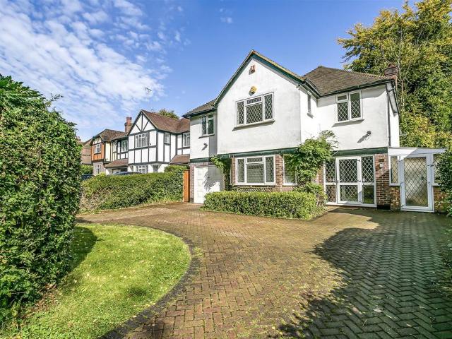 Holly Lane East, Banstead 4 bed detached house to rent £3,000 pcm £692 pw