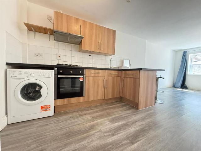 Holly Lane, Goodmayes, Essex IG3, 1 bed flat to rent, £1,100 pcm | PrimeLocation