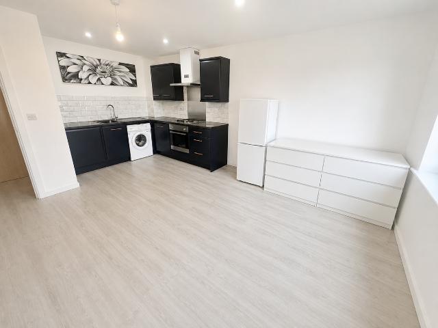Holly Lane, Smethwick B66, 2 bed flat to rent, £1,000 pcm | PrimeLocation