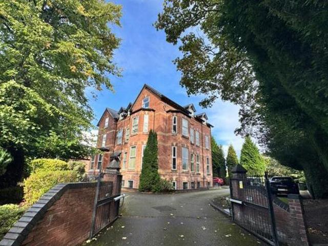 Holly Lodge, Clarendon Road, 2 Bedroom Flat