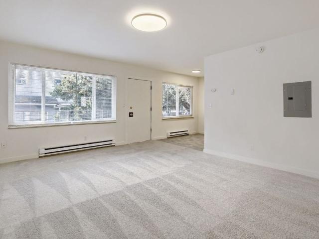 Holly Manor 2 Bedroom Apartment for Rent at 206 11th Ave E, Seattle, WA 98102 Broadway