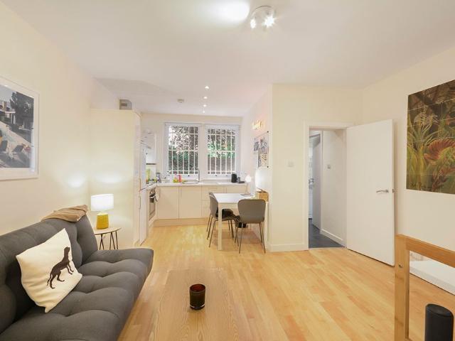 Holly Mews, London SW10, 1 bed flat to rent, £2,145 pcm | PrimeLocation