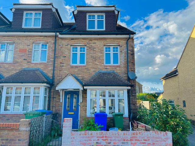 Holly Road, Aldershot GU12, 3 bed terraced house to rent, £1,425 pcm | PrimeLocation