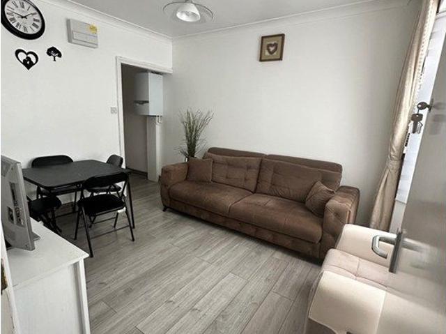 Holly Road, Enfield EN3, 2 bed bungalow to rent, £2,500 pcm | PrimeLocation
