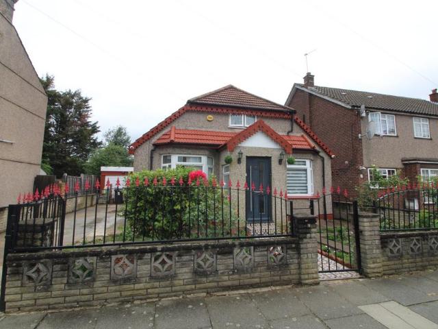 Holly Road, Enfield, EN3 2 bed flat to rent £1,800 pcm £415 pw