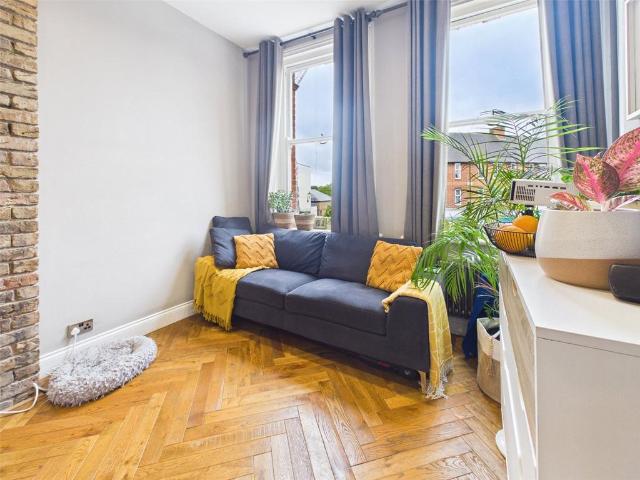 Holly Road, Twickenham 2 bed apartment to rent £2,000 pcm £462 pw