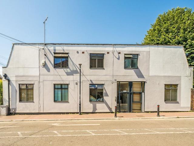Holly Road, Twickenham TW1, 2 bed flat to rent, £1,995 pcm | PrimeLocation