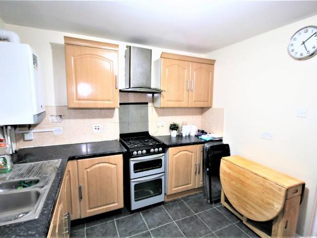 Hollybush Gardens, E2 9QT 5 bed flat to rent £4,100 pcm £946 pw