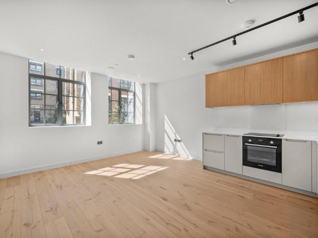 Hollybush Gardens, London, E2 1 bed apartment to rent £2,600 pcm £600 pw