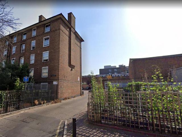 Hollybush Gardens, London E2 2 bed flat to rent £2,000 pcm £462 pw