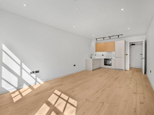 Hollybush Gardens, London E2, 2 bed flat to rent, £3,100 pcm | PrimeLocation