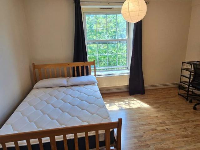 Hollybush House, Room 6, Hollybush Gardens, Bethnal Green E2, Room to rent, £1,100 pcm | PrimeLocation