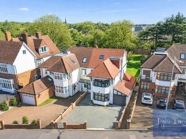 Hollybush Hill, London E11 5 bed semi detached house to rent £4,500 pcm £1,038 pw