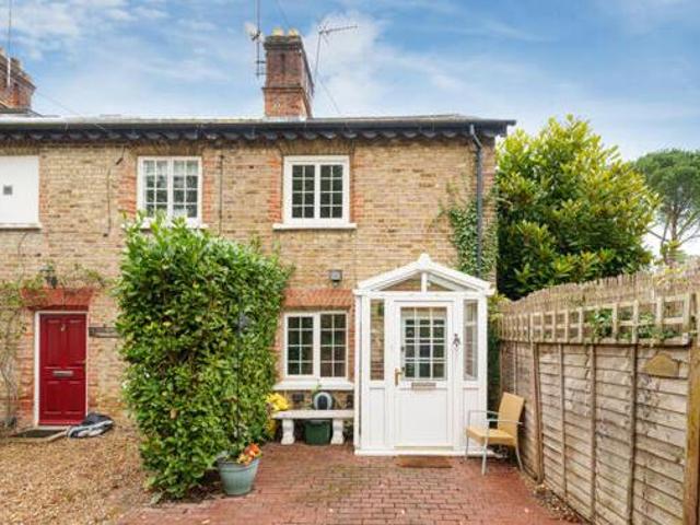 Hollybush Hill, Stoke Poges, 2 Bedroom End