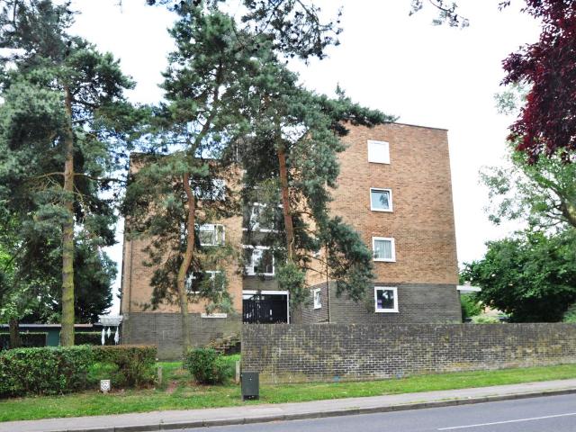 Hollybush Lane, Welwyn Garden City AL7, 2 bed flat to rent, £1,150 pcm | PrimeLocation