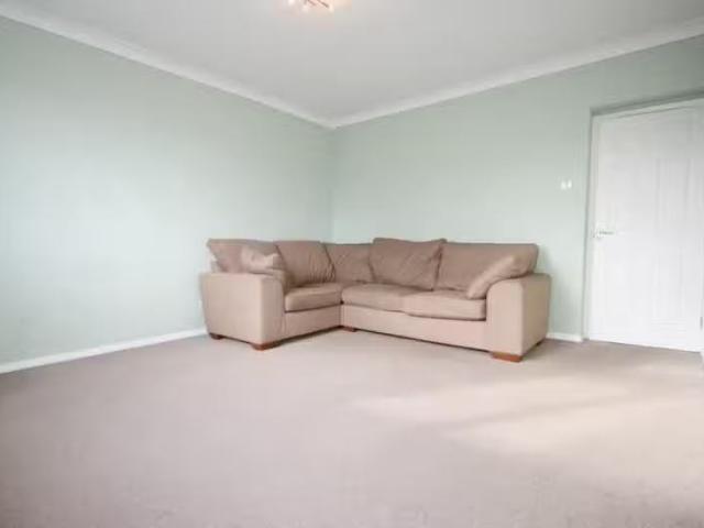 Hollybank Hill, Sittingbourne 2 bed flat to rent £1,050 pcm.