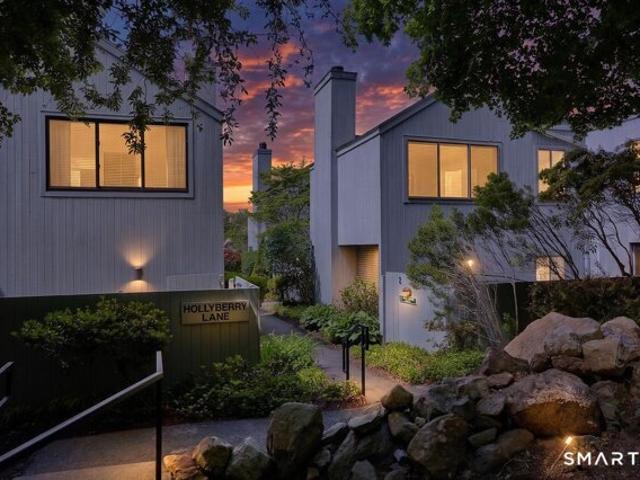 Hollyberry Ln Unit,ridgefield, Condo For Sale