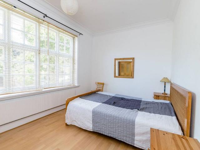 Hollycroft Avenue, Hampstead, London NW3, 2 bed flat to rent, £2,860 pcm | PrimeLocation