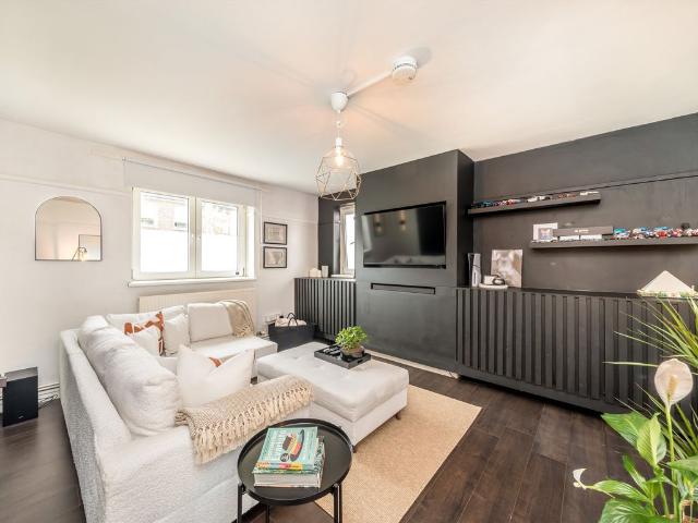 Hollydale Road, Nunhead SE15, 2 bed flat to rent, £1,800 pcm | PrimeLocation