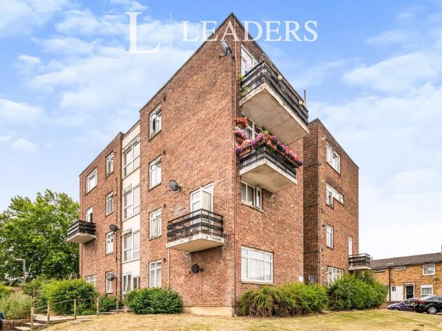 Hollyfield, Harlow, CM19 2 bed flat to rent £1,325 pcm £306 pw