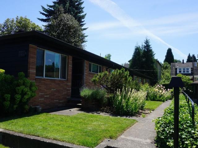 Hollyhurst 1 Bedroom Apartment for Rent at 4020 Se Pardee St, Portland, OR 97202 Woodstock