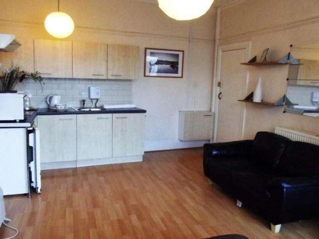 Hollyshaw Lane, Leeds, LS15
