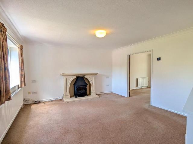 Hollytrees, Bar Hill, CB23 4 bed detached house to rent £1,850 pcm £427 pw