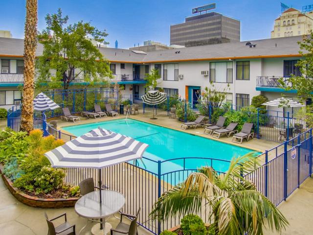 Hollyview Apartments