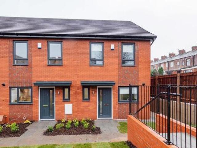 Hollywell Avenue, Oldham, 2 Bedroom House