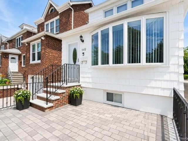 Hollywood Ave, Bronx, Home For Sale