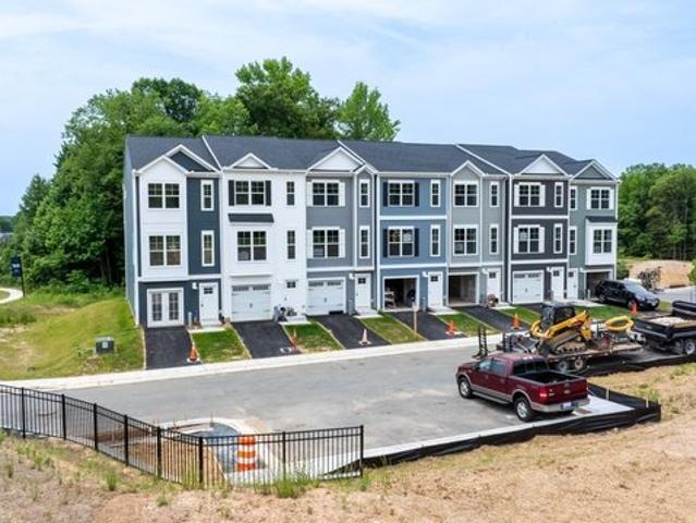 Hollywood II Plan Holly Oaks Community