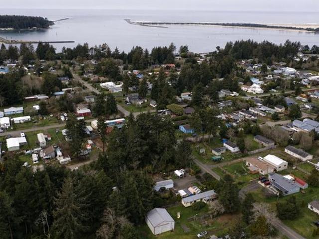Hollywood Ln, Coos Bay, OR 97420