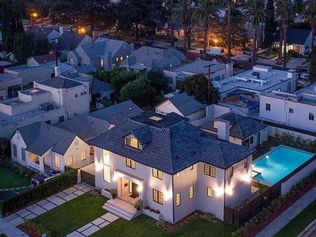 Hollywood Mansion Shared roomShared bathroom