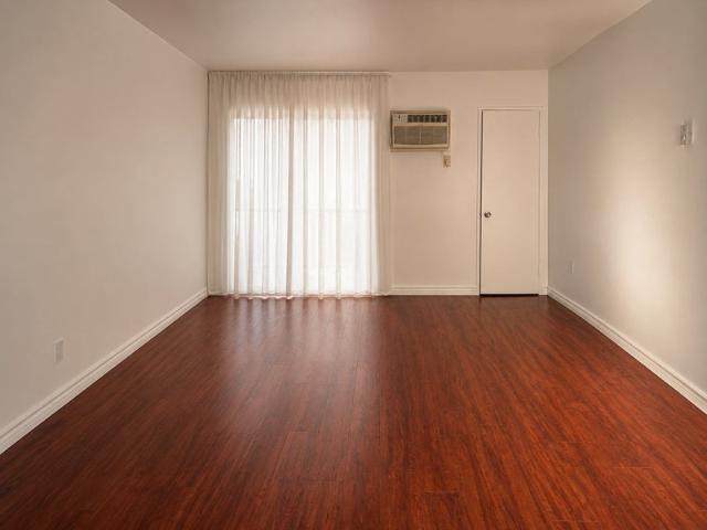 Hollywood Semi Private Room $800